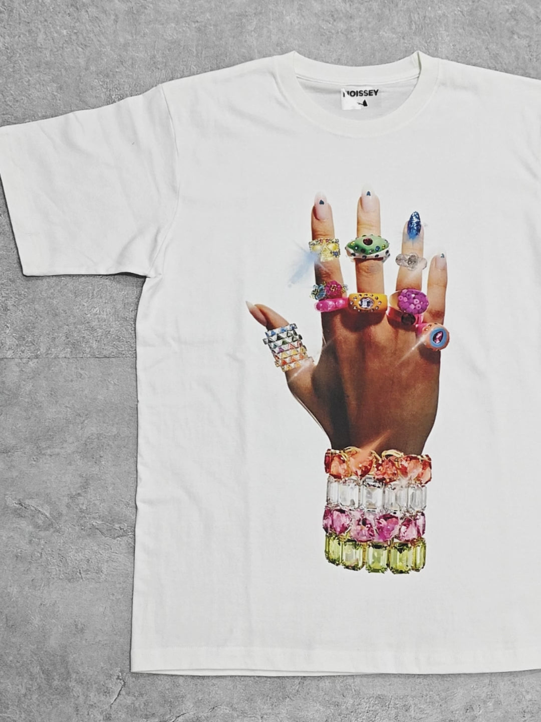 BOUNCE BACK© Colorful Art Bracelet and Ring T-shirt – NOISSEY